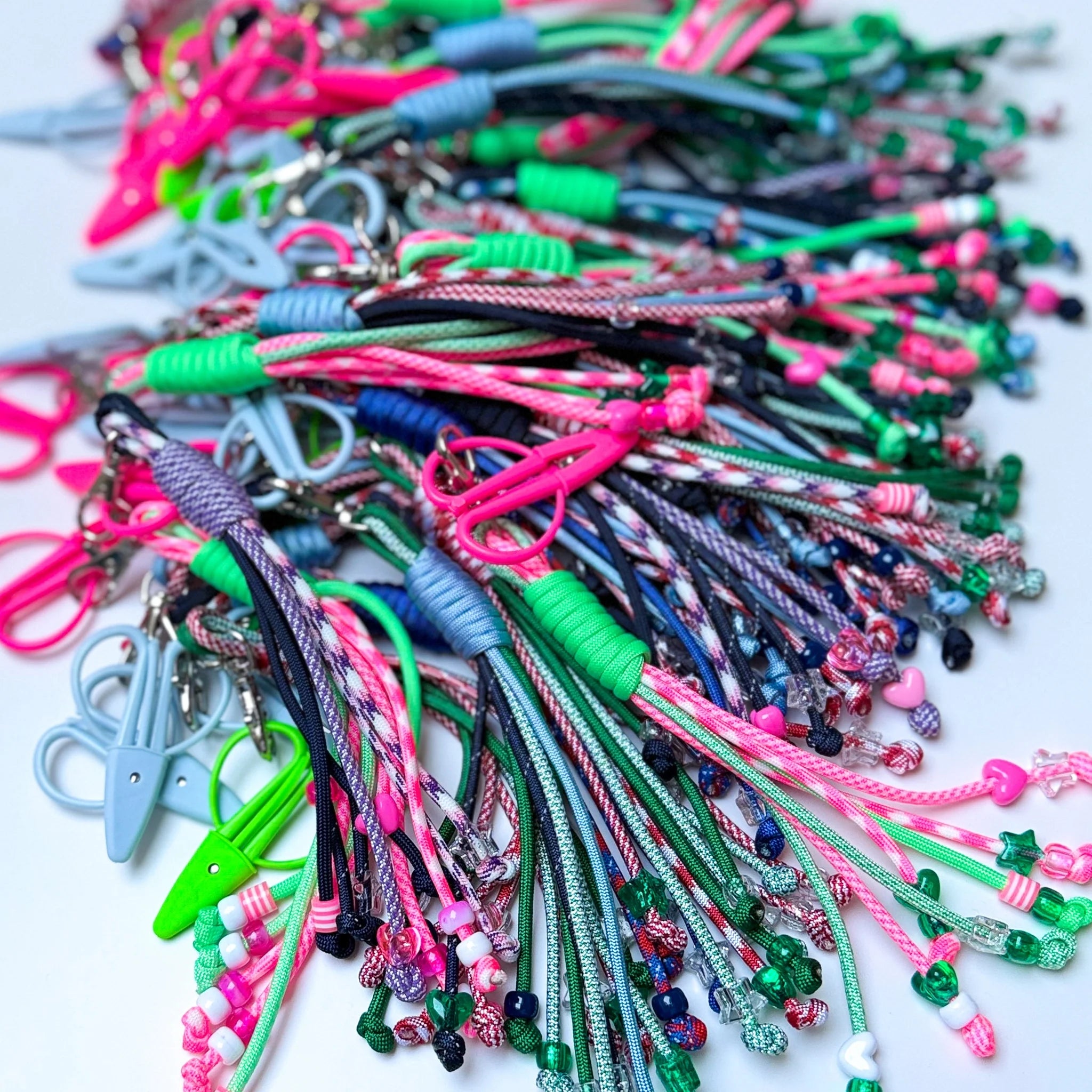 Paracord Scissor Fobs – Wipstitch